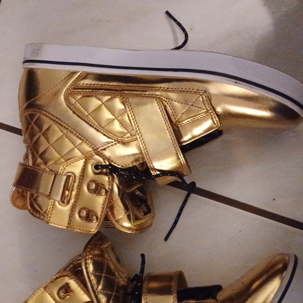 Vlado Golden Sneakers, Size 7 - Gem